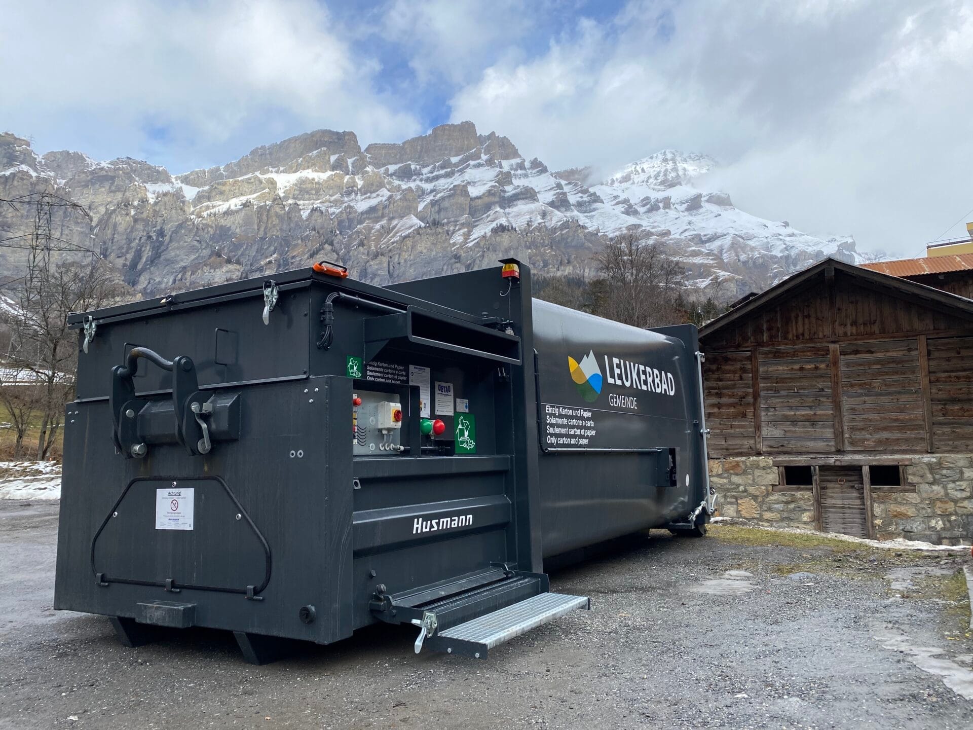Einwohnergemeinde Leukerbad: Vier neue Presscontainer mit seitlichen ...